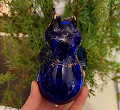 Стеклянная скульптура. Крылатый синий кот