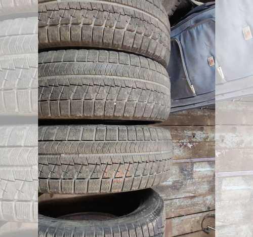 Bridgestone Blizzak VRX 215/55 R17