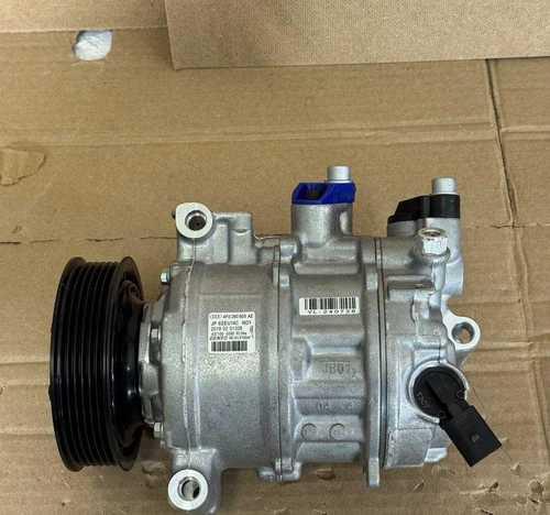 Компрессор кондиционера VAG 4M0816803D