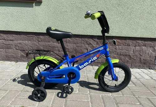 Детский велосипед с поддерживающими колесами