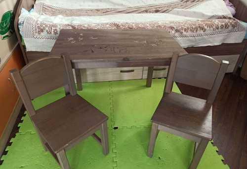 Детский стол и 2 стульчика