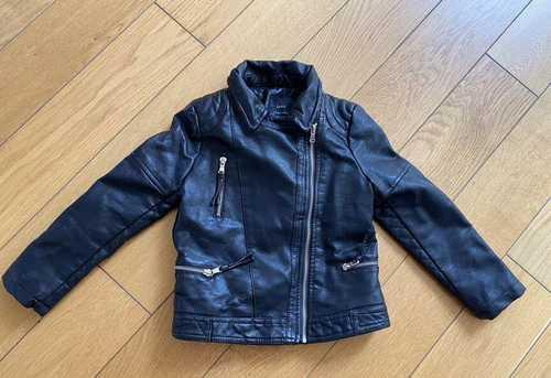 Куртка Zara из экокожи для деврчуи 6-7 лет (122)