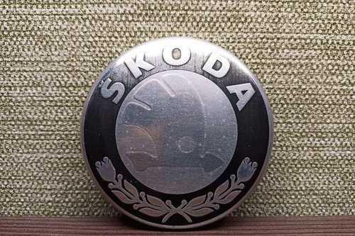Оригинальная эмблема Skoda 1U0 853 621C