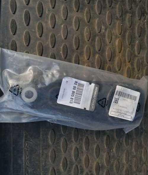 Задняя опора двигателя Duster 8200805813