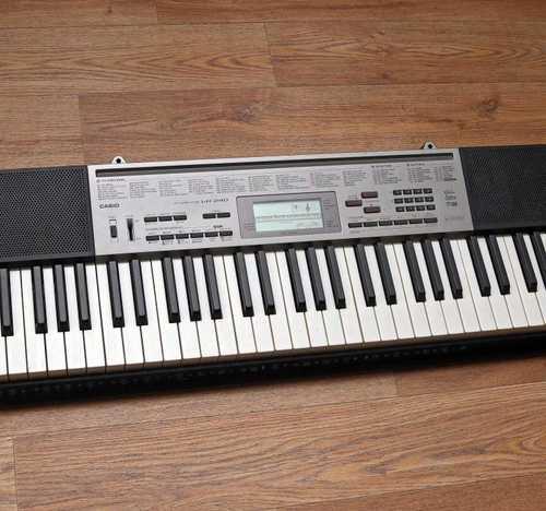 Синтезатор Casio LK-240 с подсветкой клавиш
