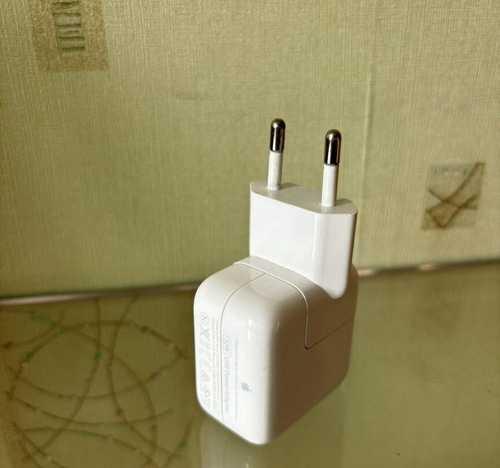 Адаптер iPhone 12W