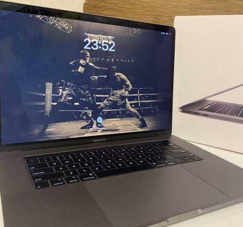 Macbook pro 15 2018 i7 16gb