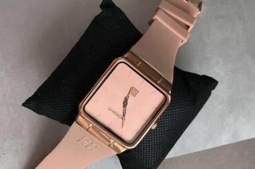 Женские часы Givenchy