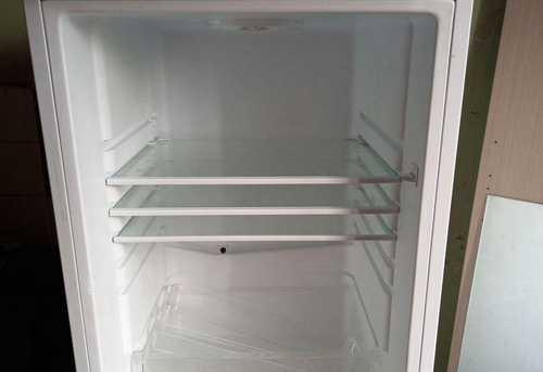 Холодильник на запчасти, сломан крепитель дверей