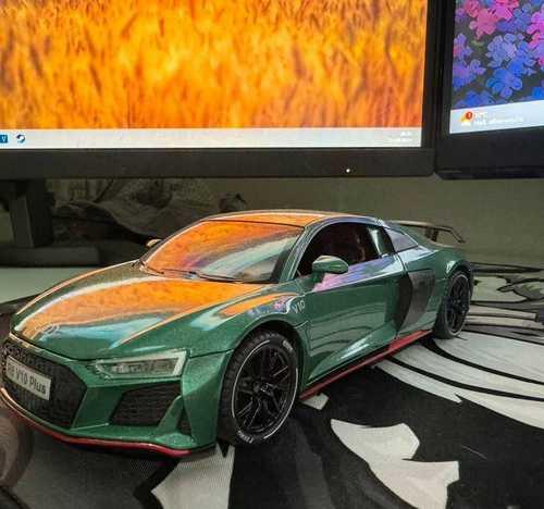 Коллекционная машинка Audi R8 в масштабе 1:24