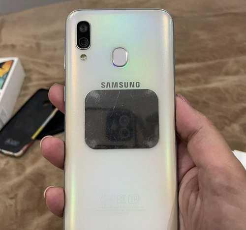 Samsung Galaxy A40, 4/64 ГБ