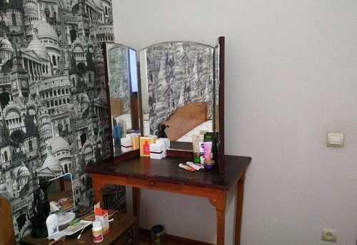 Антикварный туалетный столик с зеркалом