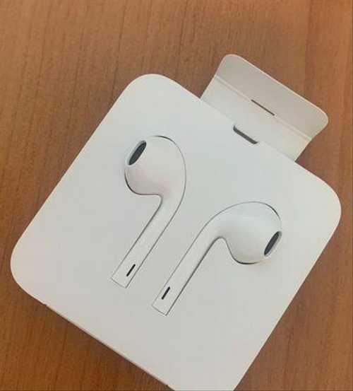 Проводная гарнитура Apple EarPods (Lightning)