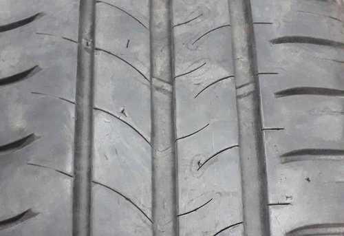 Dunlop DV-01 215/45 R16