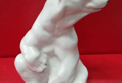 Фарфоровая статуэтка "Белый медведь" лзфи 1950-е