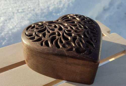 Шкатулка сердце из дерева