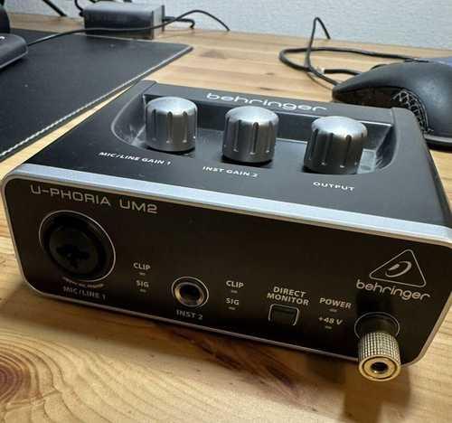 Звуковая карта behringer u phoria um2