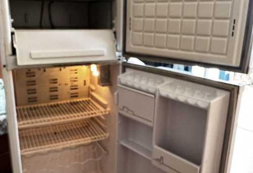 Холодильник бу 140см