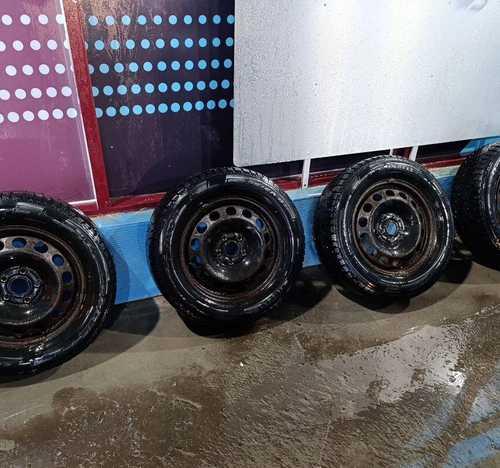 Pirelli Ice Zero 215/60 R16 99T