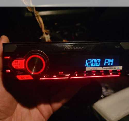 Автопроигрыватель Pioneer MVH-S100UB