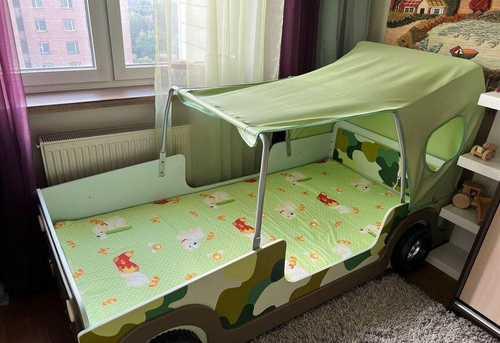 Продаю детскую кровать машину с тентом