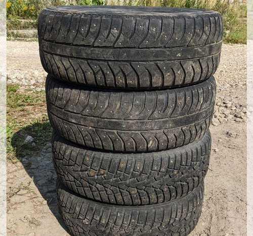 Bridgestone Ice Cruiser 7000 215/60 R17