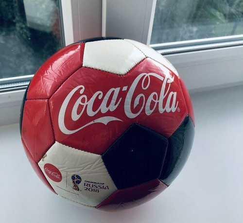 Футбольный мяч coca cola 2018