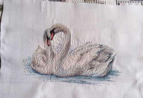 Готовая вышивка крестом Лебеди