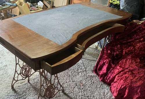 Старинный стол на чугунных станинах