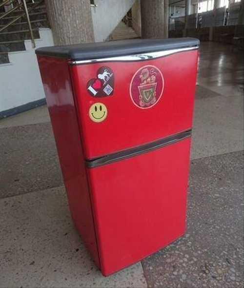 Маленький двухкамерный холодильник Sanyo (Япония)