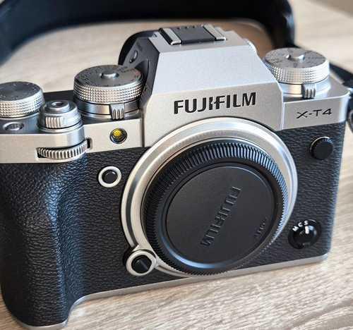 Продам Fujifilm X-T4 body (silver) пробег 6,8+ т.к