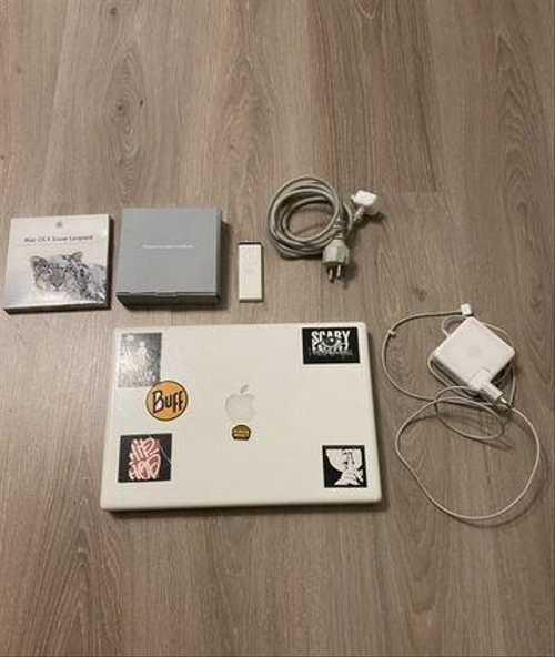 Apple macbook white A1181