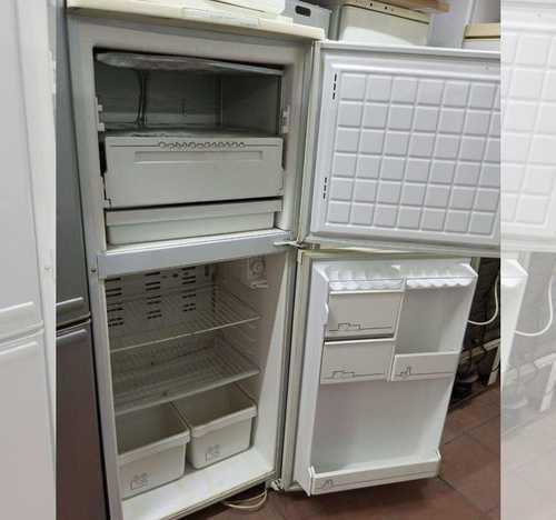 Двухкамерный Холодильник бу Бирюса