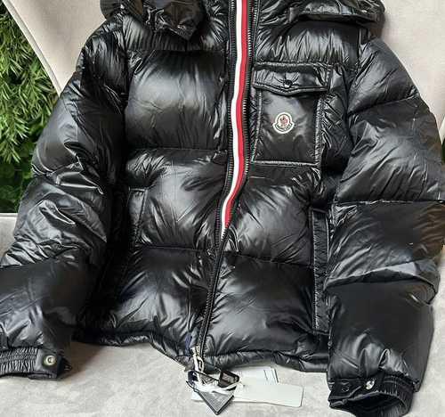 Пуховик Moncler Montbeliard черный