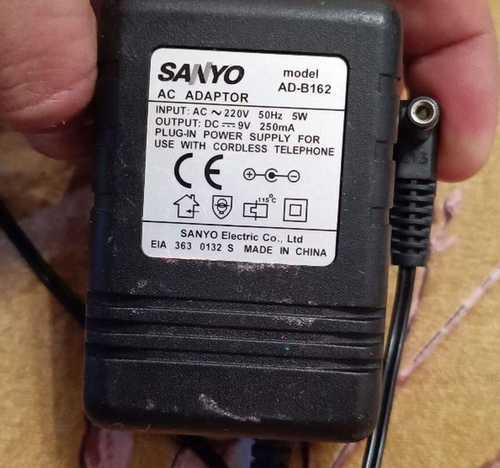 Адаптер блок питания Sanyo, DC 9В, 250 мА