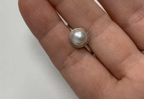 Серебряное кольцо с жемчугом pandora