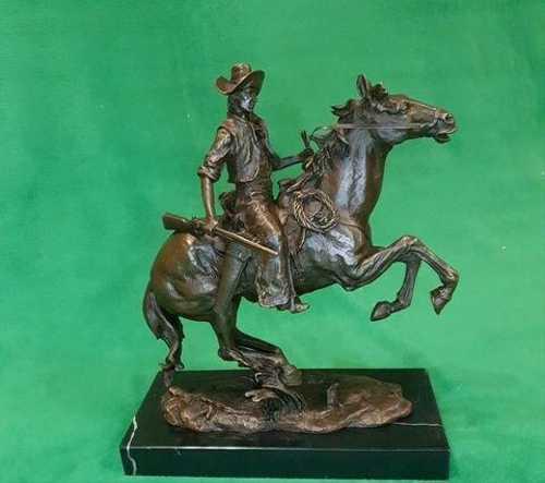 Бронзовая скульптура Ковбой на коне