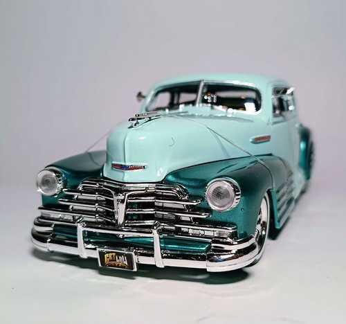 1948 Chevrolet Aerosedan Fleetline 1:24 Motormax