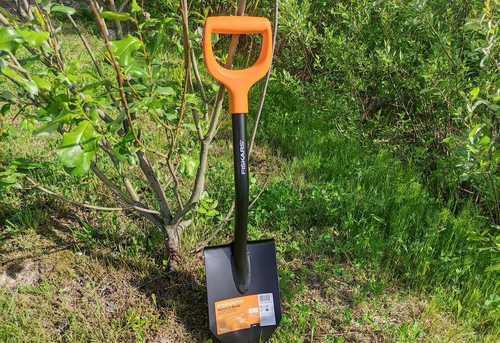 Лопата штыковая укороченная Solid Fiskars