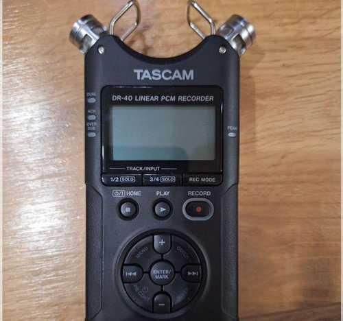 Рекордер Tascam DR-40