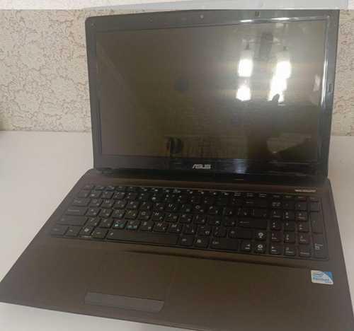 15.6" ASUS A52J, Core i3, RAM 2 ГБ, 320 ГБ, ATI Mobility Radeon HD 5470