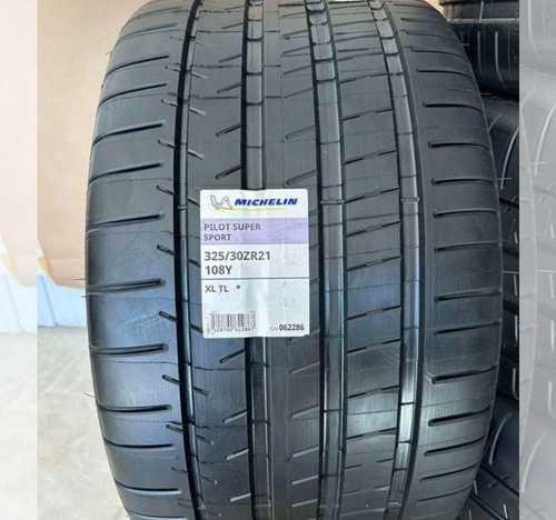 Michelin Pilot Super Sport 285/35 R21 и 325/30 R21 108Y