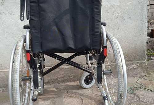Продам кресло-коляску для инвалидов с ручным приво