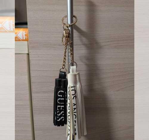 Брелок для сумки Guess
