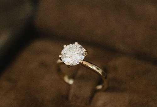 Помолвочное кольцо с бриллиантом 0.3