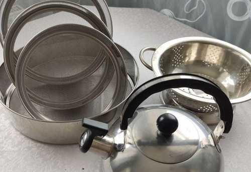 Набор кухонной утвари: сита, чайник, дуршлаг
