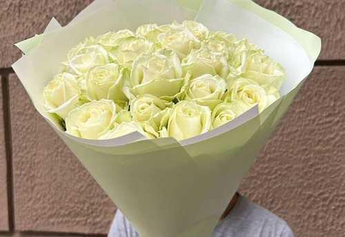 Букет живых цветов из белых роз 25 шт. Flowerlу