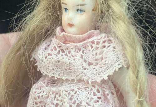 Фарфоровая старинная кукла