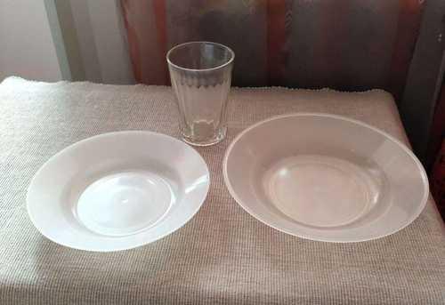 Пластмассовые тарелочки,стаканы граненые