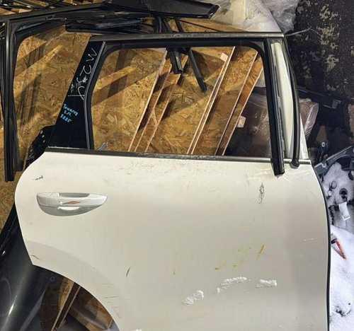 Задняя правая дверь Volkswagen Touareg